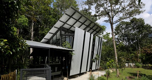 Rumah Tebing by Qoravant Ideas & Design